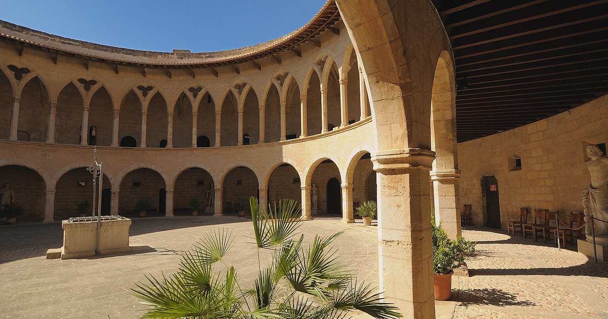 Plan your visit to Bellver Castle - Balearic Villas